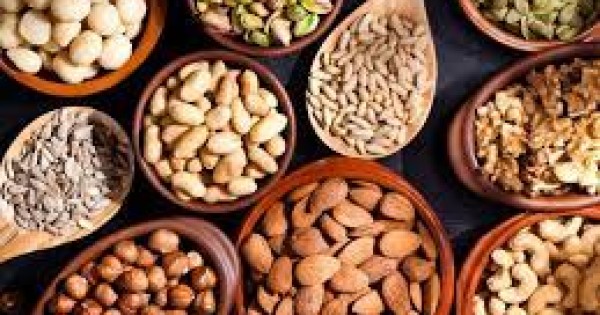 ΞΗΡΟΙ ΚΑΡΠΟΙ ΚΑΙ ΣΠΟΡΟΙ